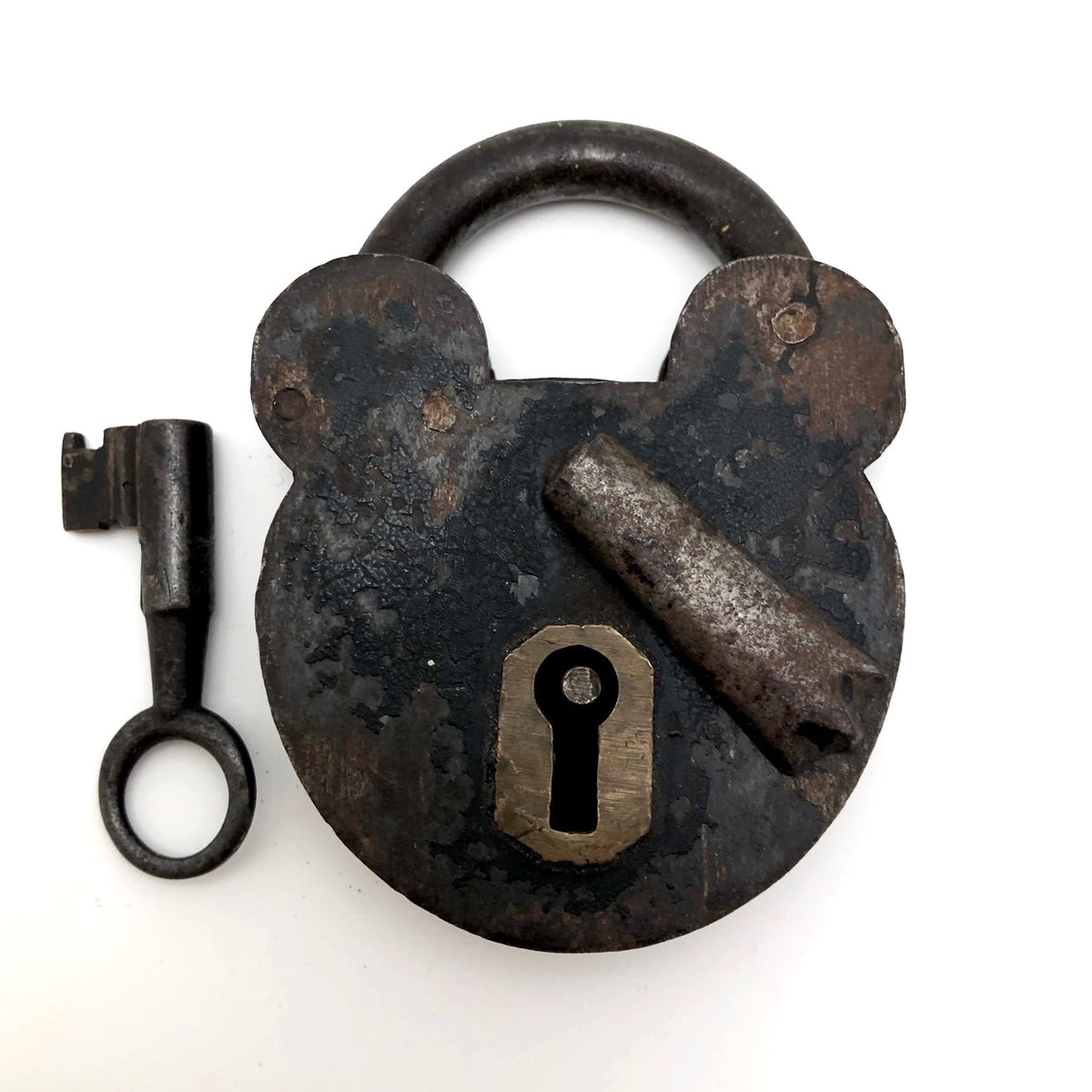 Old Mickey Mouse Ears Smokehouse Lock with Key – critical EYE Finds